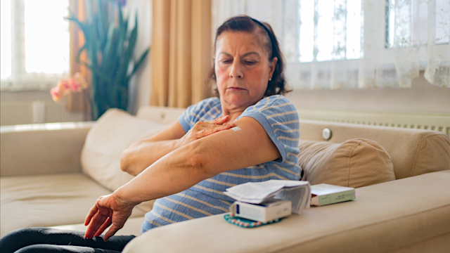 Topical Estradiol Dosage Guide: Spray, Gels, and Patches - GoodRx